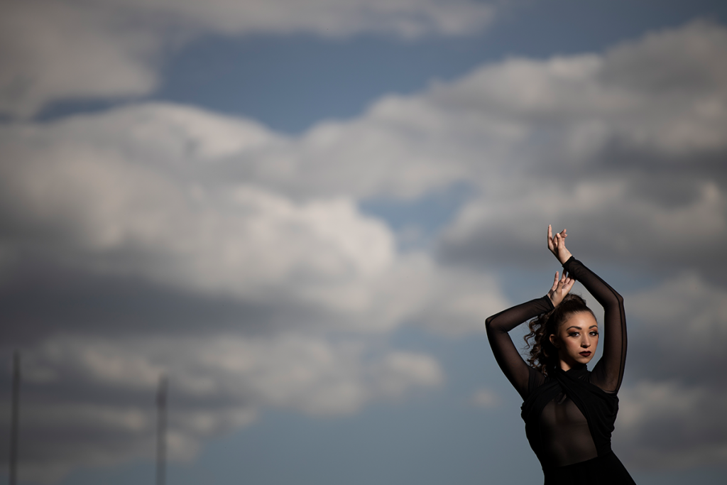 Creating Dramatic Outdoor Portraits With 1 Light Using the B10+