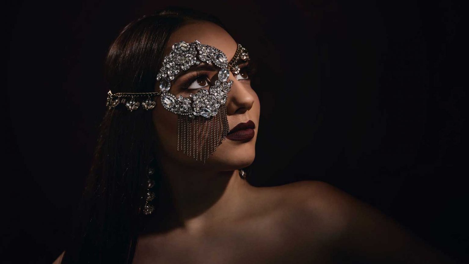 Low key lighting - Behind the Shutter | Free Photography Education