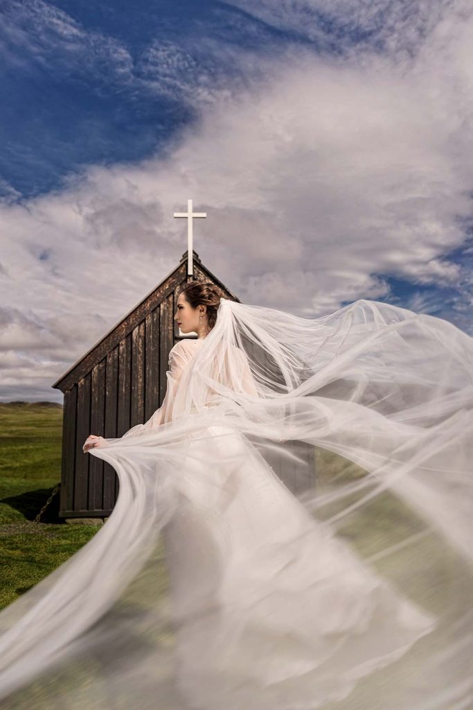 How to Create Natural Light Bridal Portraits // 3 Wedding Photography Tips