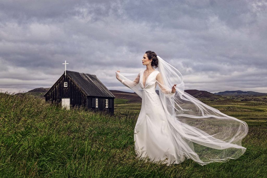 How to Create Natural Light Bridal Portraits // 3 Wedding Photography Tips