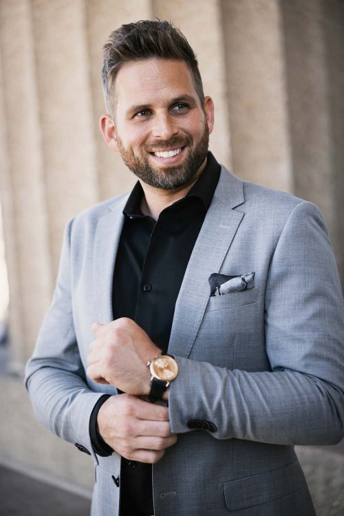 How to Pose Men | 10 Poses in 2 Minutes