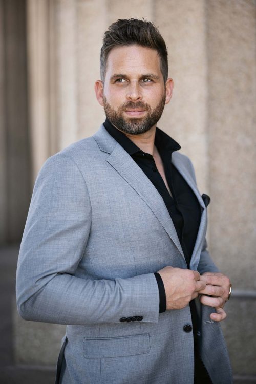 How to Pose Men | 10 Poses in 2 Minutes