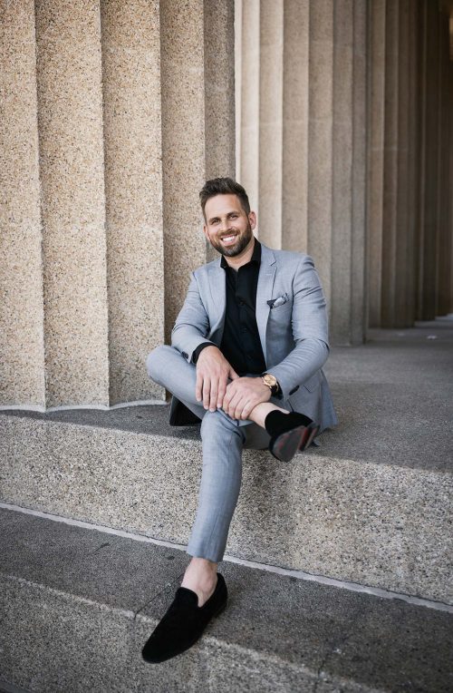 How to Pose Men | 10 Poses in 2 Minutes